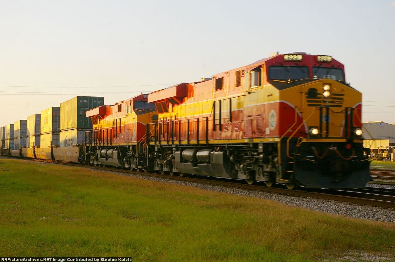 FEC 823 DOWN THE TRACK INTO THE SUN